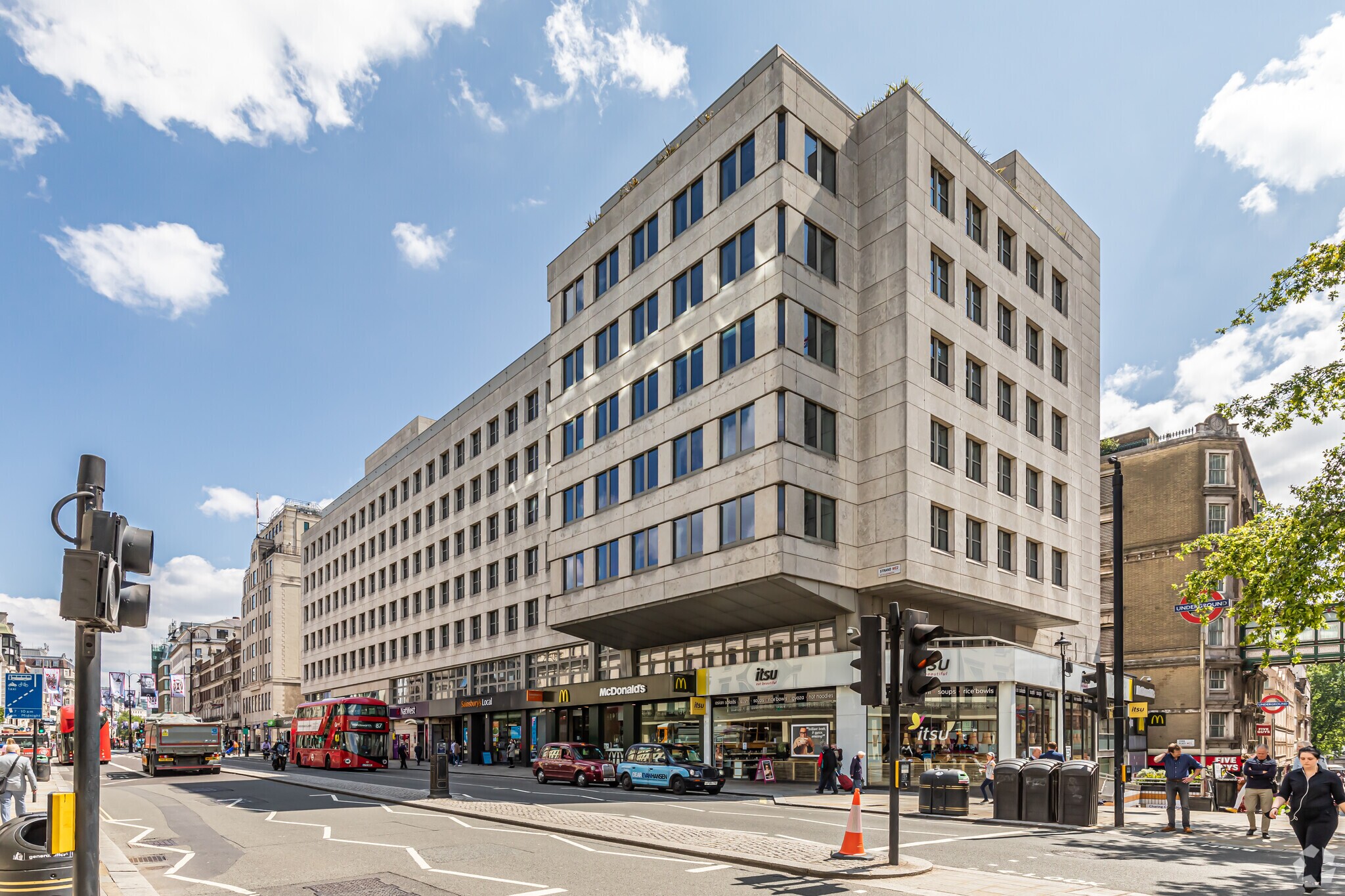 40 Strand recognised in CoStar top property sale award - Levy Real Estate